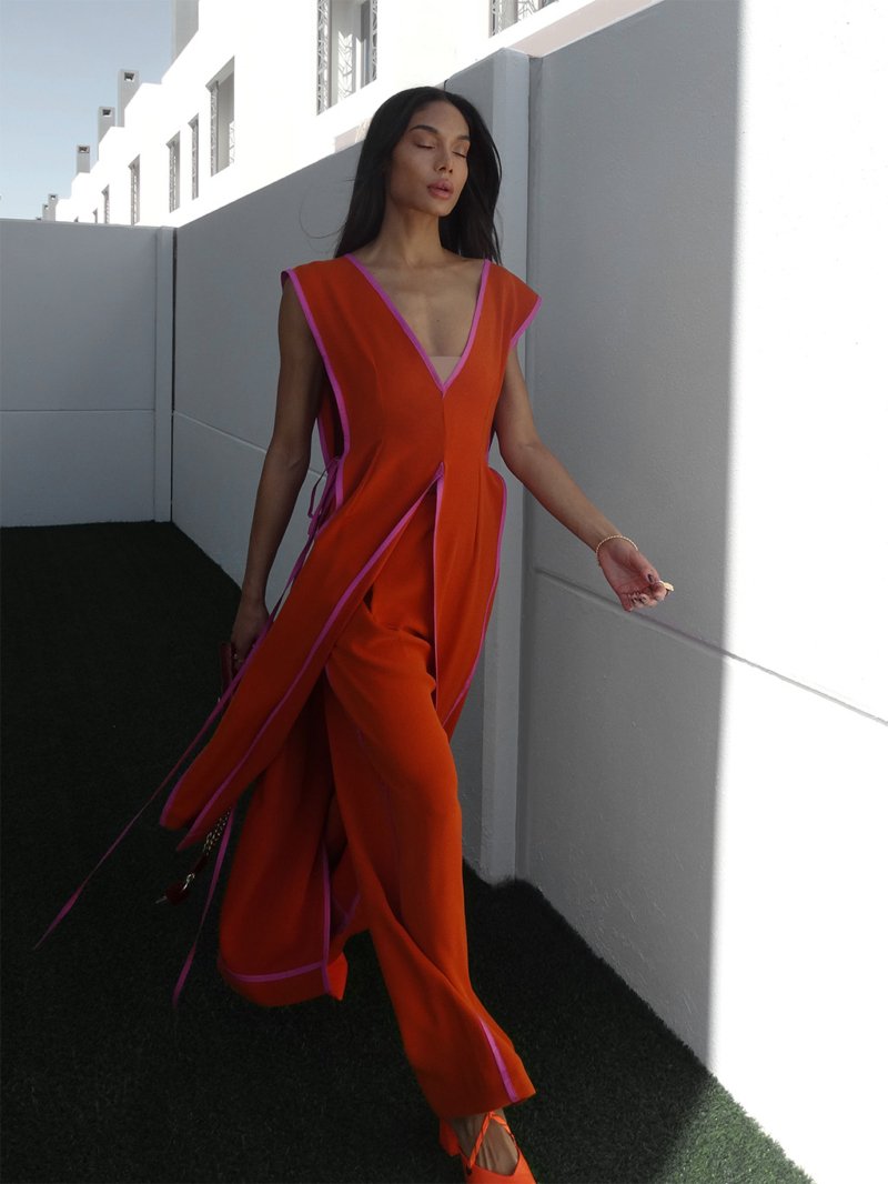 Dana Riad | SIGNATURE LINE